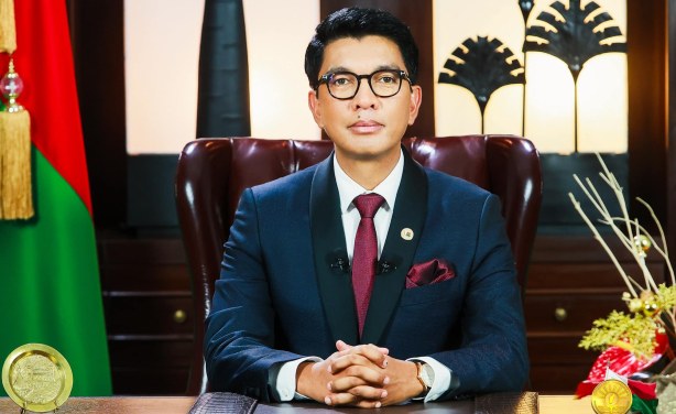 Madagascar - Rajoelina dissout le gouvernement sous la pression de la rue - allAfrica.com