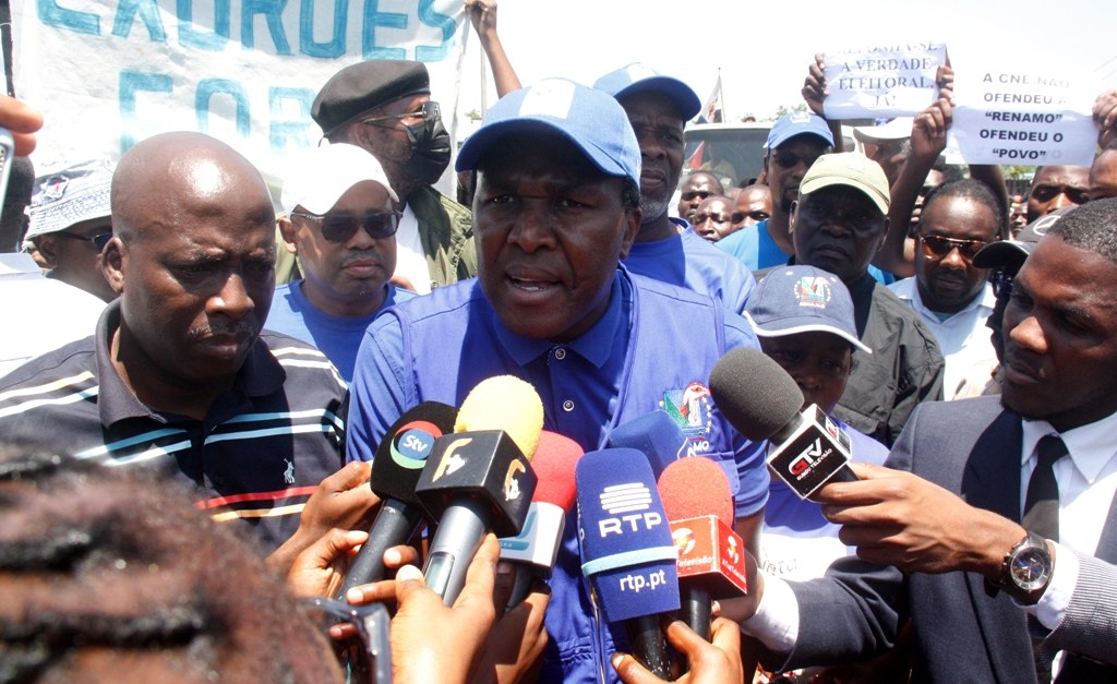 Mozambique Opposition Chief Says He Escaped Assassination Attempt ...