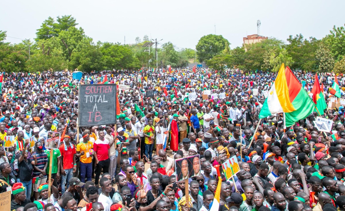 Burkina Faso - Meeting de soutien au capitaine Ibrahim Traoré ...