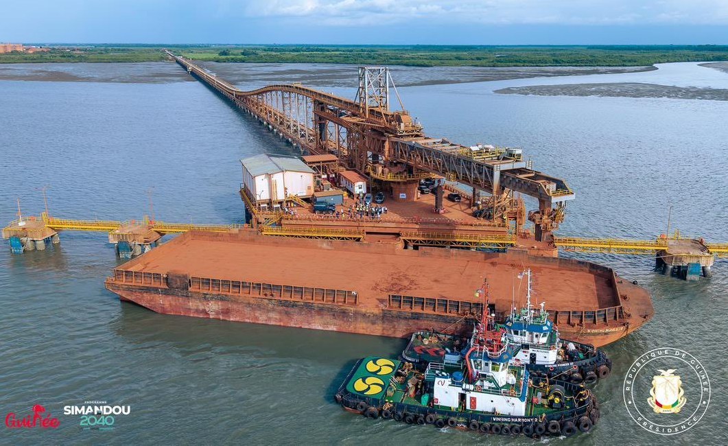 Guinée: Les premiers chargements de minerai de fer de la mine de ...